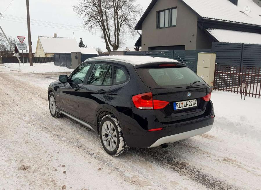 Melns BMW X1 2010 Kėdainiai, ar dzinēja tilpumu 2.00 L un nobraukumu 260 tūkst. km par 5800 €, foto 2 vietnē AUTOMOTO.COM.LV