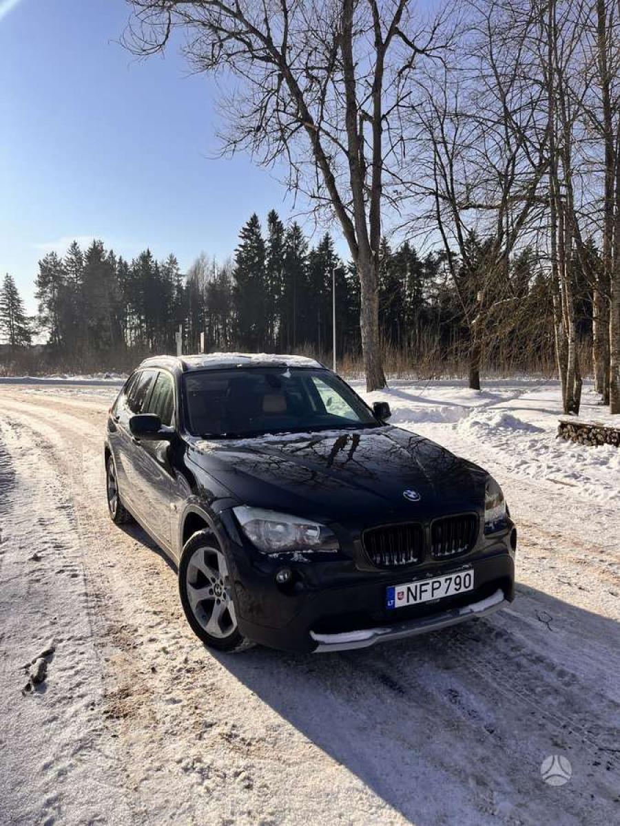 Black BMW X1 2010 in Sirvintos, with an engine capacity of 2.00 L and mileage of 347 thousand km for 5000 €, photo 7 on AUTOMOTO.COM.LV