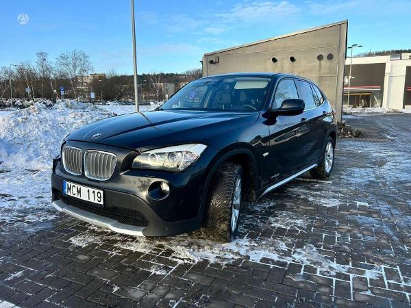 Melns BMW X1 2010 Kauņa, ar dzinēja tilpumu 2.00 L un nobraukumu 393 tūkst. km par 5200 €, foto 1 vietnē AUTOMOTO.COM.LV