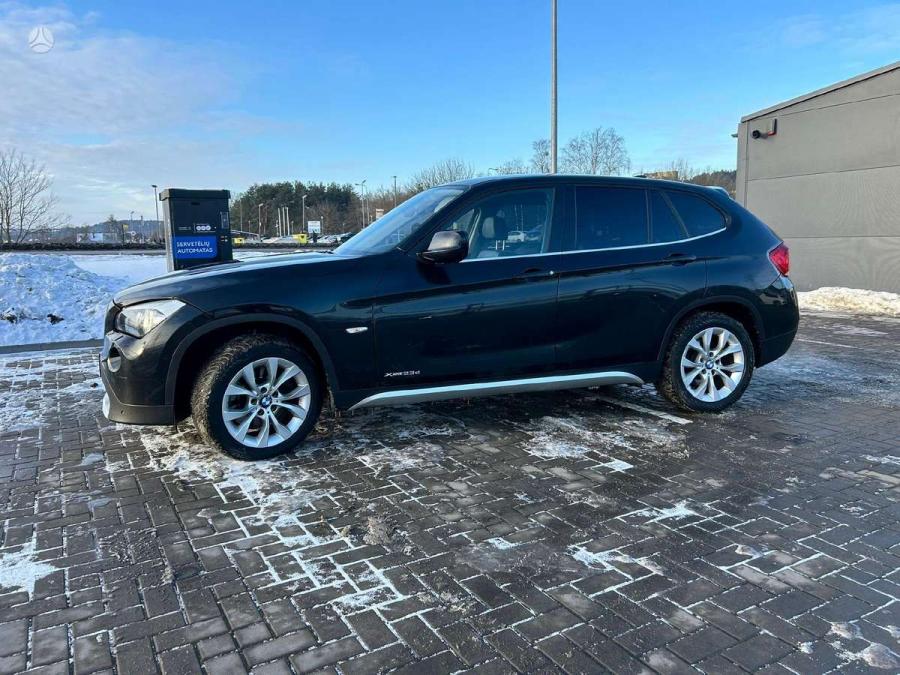 Melns BMW X1 2010 Kauņa, ar dzinēja tilpumu 2.00 L un nobraukumu 393 tūkst. km par 5200 €, foto 2 vietnē AUTOMOTO.COM.LV