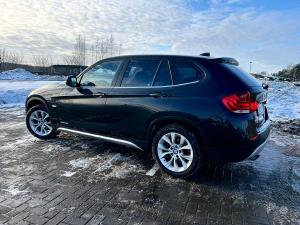 Melns BMW X1 2010 Kauņa, ar dzinēja tilpumu 2.00 L un nobraukumu 393 tūkst. km par 5200 €, foto 3 vietnē AUTOMOTO.COM.LV