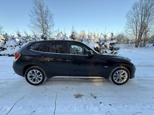 Melns BMW X1 2010 Viļņa, ar dzinēja tilpumu 0.00 L un nobraukumu 390 tūkst. km par 6400 €, foto 2 vietnē AUTOMOTO.COM.LV