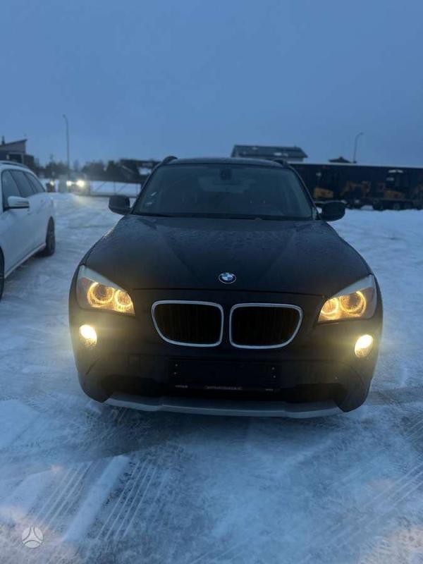 Black BMW X1 2010 in Kaunas, with an engine capacity of 2.00 L and mileage of 259 thousand km for 5990 €, photo 2 on AUTOMOTO.COM.LV