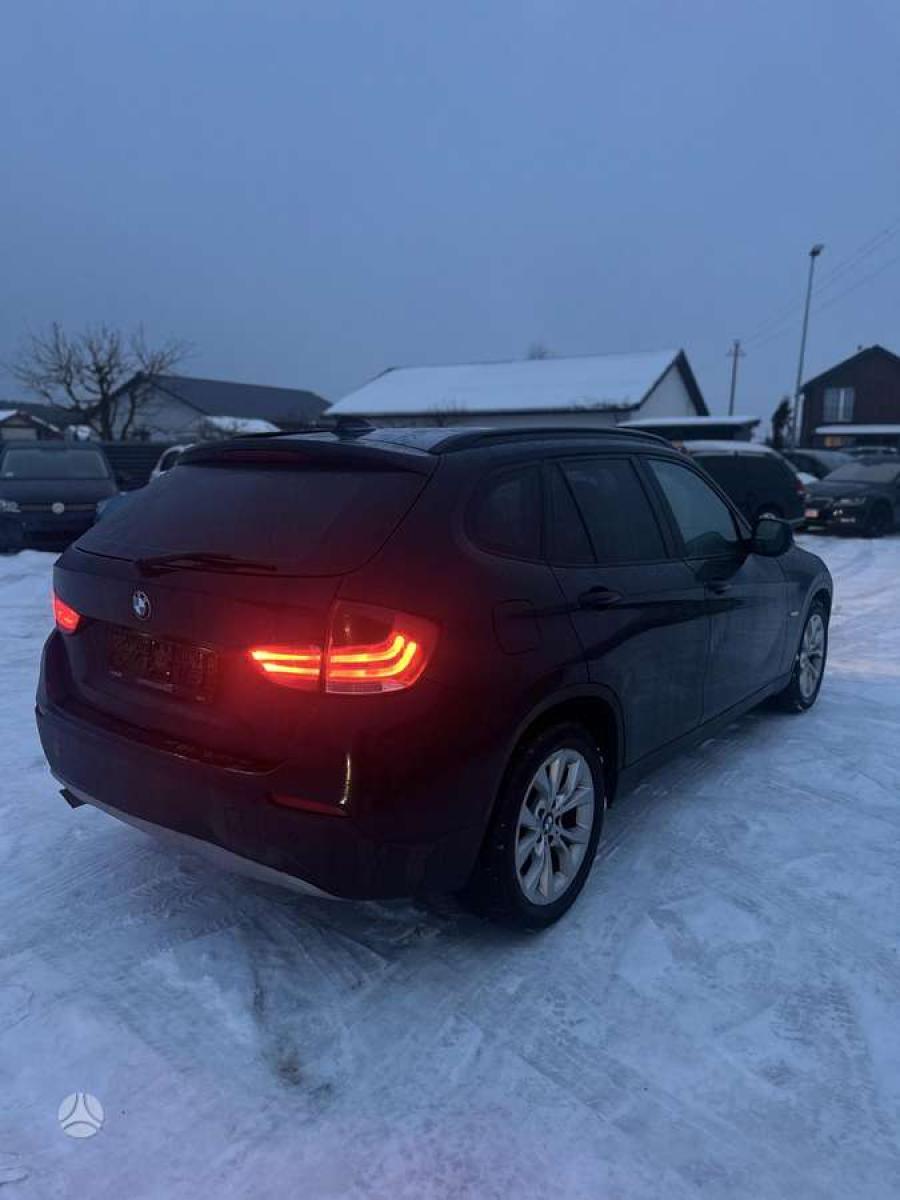 Black BMW X1 2010 in Kaunas, with an engine capacity of 2.00 L and mileage of 259 thousand km for 5990 €, photo 4 on AUTOMOTO.COM.LV