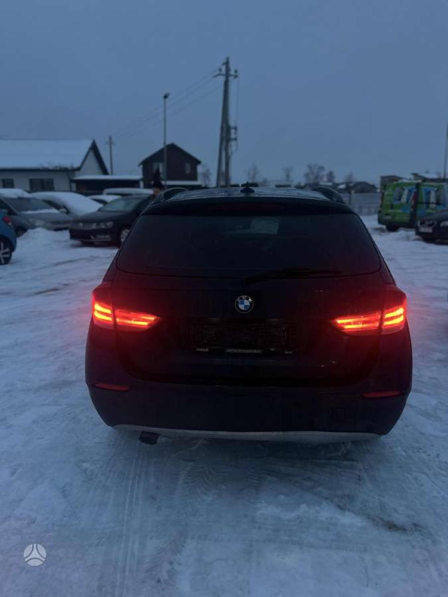 Black BMW X1 2010 in Kaunas, with an engine capacity of 2.00 L and mileage of 259 thousand km for 5990 €, photo 5 on AUTOMOTO.COM.LV