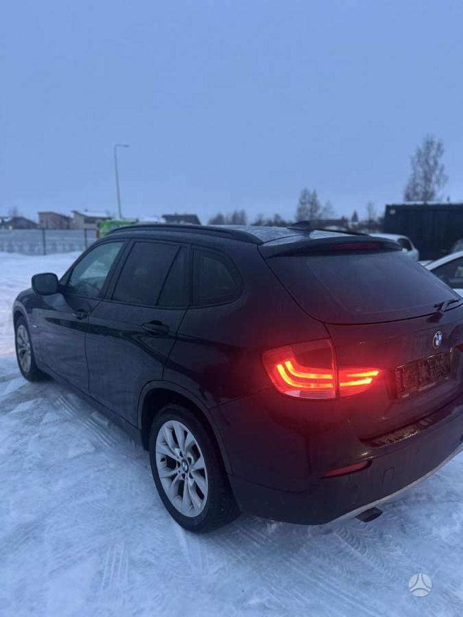 Black BMW X1 2010 in Kaunas, with an engine capacity of 2.00 L and mileage of 259 thousand km for 5990 €, photo 6 on AUTOMOTO.COM.LV