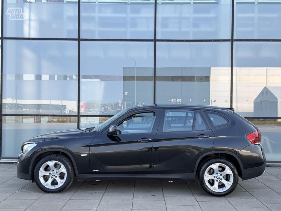 Melns BMW X1 2010 Panevēža, ar dzinēja tilpumu 2.00 L un nobraukumu 338 tūkst. km par 4950 €, foto 5 vietnē AUTOMOTO.COM.LV