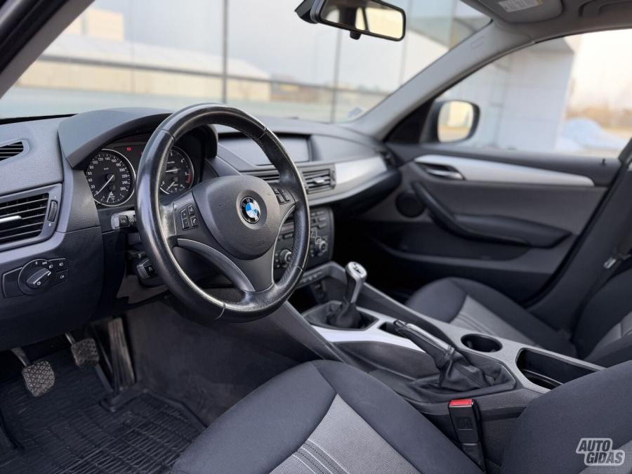 Melns BMW X1 2010 Panevēža, ar dzinēja tilpumu 2.00 L un nobraukumu 338 tūkst. km par 4950 €, foto 12 vietnē AUTOMOTO.COM.LV