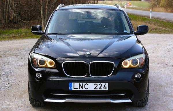 Melns BMW X1 2010 Petrikaičiai, ar dzinēja tilpumu 2.00 L un nobraukumu 278 tūkst. km par 6699 €, foto 4 vietnē AUTOMOTO.COM.LV