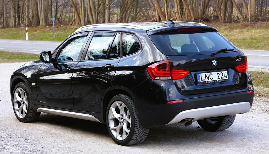 Black BMW X1 2010 in Petrikaiciai, with an engine capacity of 2.00 L and mileage of 278 thousand km for 6699 €, photo 12 on AUTOMOTO.COM.LV