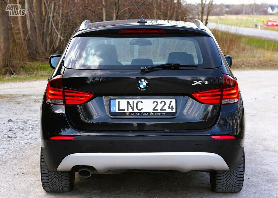 Black BMW X1 2010 in Petrikaiciai, with an engine capacity of 2.00 L and mileage of 278 thousand km for 6699 €, photo 14 on AUTOMOTO.COM.LV
