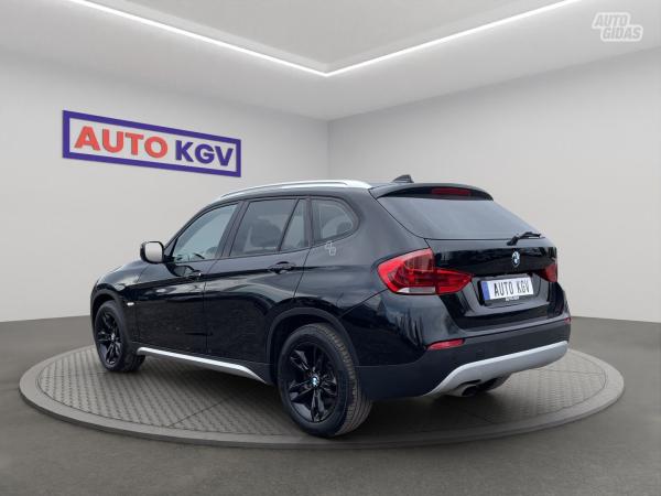 Black BMW X1 2010 in Vilnius, with an engine capacity of 2.00 L and mileage of 300 thousand km for 7999 €, photo 3 on AUTOMOTO.COM.LV