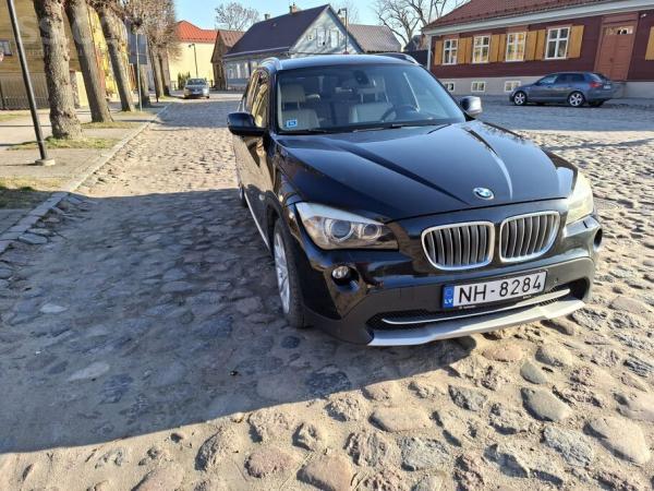 Black BMW X1 2010 in Jelgava, with an engine capacity of 2.00 L and mileage of 259 thousand km for 7800 €, photo 1 on AUTOMOTO.COM.LV