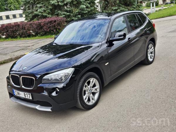 Черный БМВ Х1 2010 в Екабпилс, объемом двигателя 2.00 л и пробегом 253 тыс. км за 6990 €, фото 1 на AUTOMOTO.COM.LV