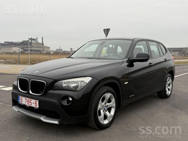 Black BMW X1 2010 in Liepaja, with an engine capacity of 2.00 L and mileage of 212 thousand km for 7400 €, photo 1 on AUTOMOTO.COM.LV