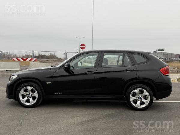 Black BMW X1 2010 in Liepaja, with an engine capacity of 2.00 L and mileage of 212 thousand km for 7400 €, photo 6 on AUTOMOTO.COM.LV