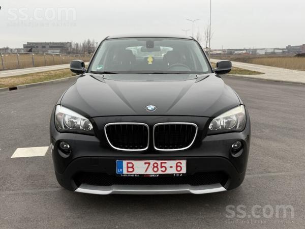 Black BMW X1 2010 in Liepaja, with an engine capacity of 2.00 L and mileage of 212 thousand km for 7400 €, photo 7 on AUTOMOTO.COM.LV