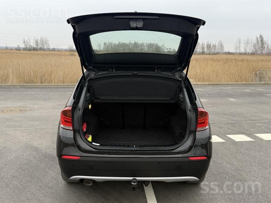 Melns BMW X1 2010 Liepāja, ar dzinēja tilpumu 2.00 L un nobraukumu 212 tūkst. km par 7400 €, foto 12 vietnē AUTOMOTO.COM.LV