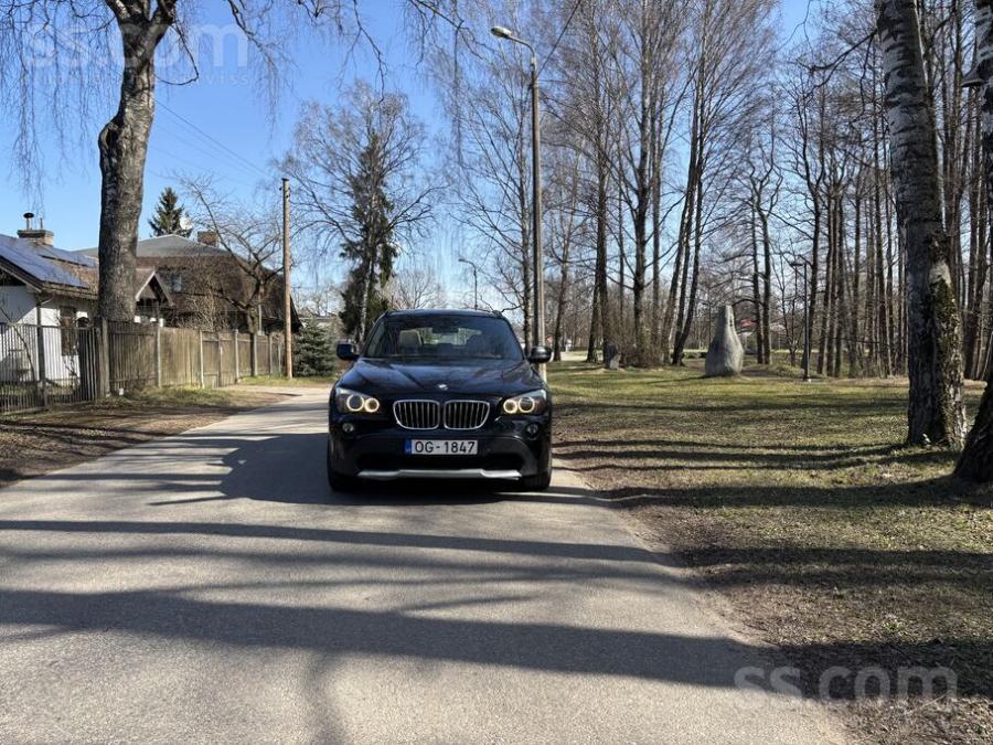 Melns BMW X1 2010 Rīga, ar dzinēja tilpumu 2.00 L un nobraukumu 209 tūkst. km par 6500 €, foto 1 vietnē AUTOMOTO.COM.LV