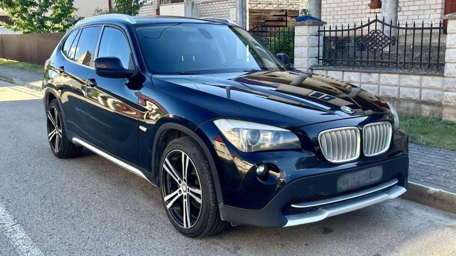 Black BMW X1 2010 in Silute, with an engine capacity of 2.00 L and mileage of 247 thousand km for 4700 €, photo 1 on AUTOMOTO.COM.LV
