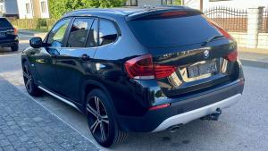 Black BMW X1 2010 in Silute, with an engine capacity of 2.00 L and mileage of 247 thousand km for 4700 €, photo 4 on AUTOMOTO.COM.LV