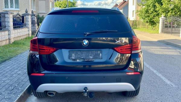 Black BMW X1 2010 in Silute, with an engine capacity of 2.00 L and mileage of 247 thousand km for 4700 €, photo 5 on AUTOMOTO.COM.LV