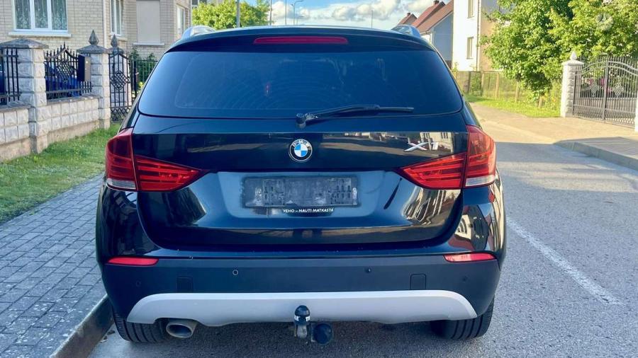 Black BMW X1 2010 in Silute, with an engine capacity of 2.00 L and mileage of 247 thousand km for 4700 €, photo 6 on AUTOMOTO.COM.LV