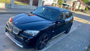 Black BMW X1 2010 in Silute, with an engine capacity of 2.00 L and mileage of 247 thousand km for 4700 €, photo 7 on AUTOMOTO.COM.LV