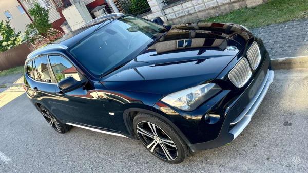 Black BMW X1 2010 in Silute, with an engine capacity of 2.00 L and mileage of 247 thousand km for 4700 €, photo 7 on AUTOMOTO.COM.LV