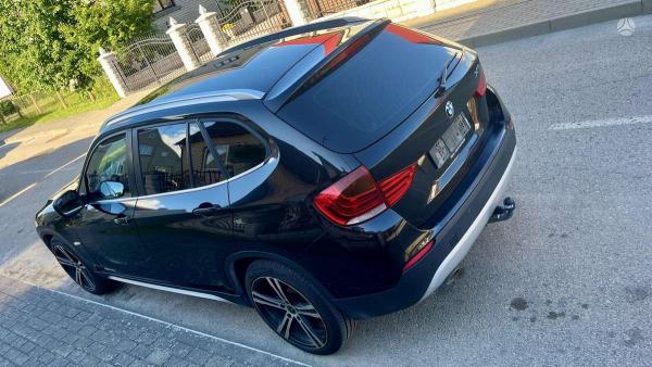Black BMW X1 2010 in Silute, with an engine capacity of 2.00 L and mileage of 247 thousand km for 4700 €, photo 8 on AUTOMOTO.COM.LV