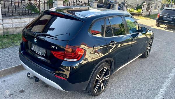 Black BMW X1 2010 in Silute, with an engine capacity of 2.00 L and mileage of 247 thousand km for 4700 €, photo 9 on AUTOMOTO.COM.LV