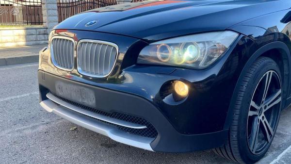 Black BMW X1 2010 in Silute, with an engine capacity of 2.00 L and mileage of 247 thousand km for 4700 €, photo 10 on AUTOMOTO.COM.LV