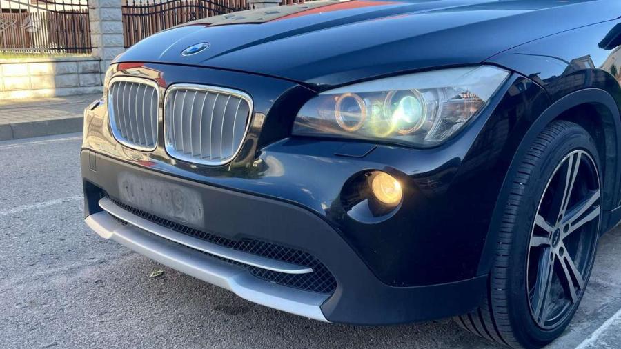 Black BMW X1 2010 in Silute, with an engine capacity of 2.00 L and mileage of 247 thousand km for 4700 €, photo 11 on AUTOMOTO.COM.LV
