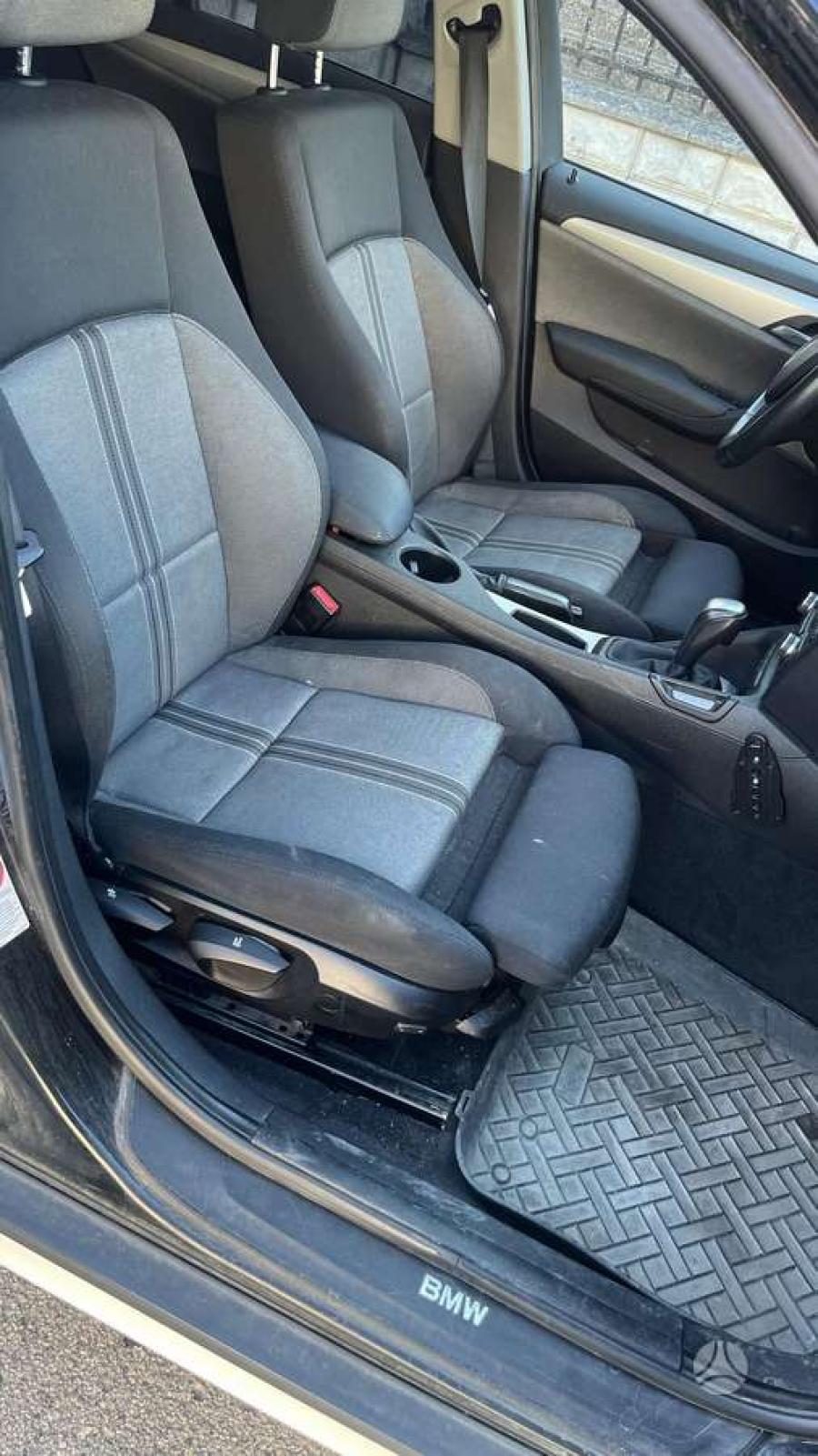 Black BMW X1 2010 in Silute, with an engine capacity of 2.00 L and mileage of 247 thousand km for 4700 €, photo 14 on AUTOMOTO.COM.LV