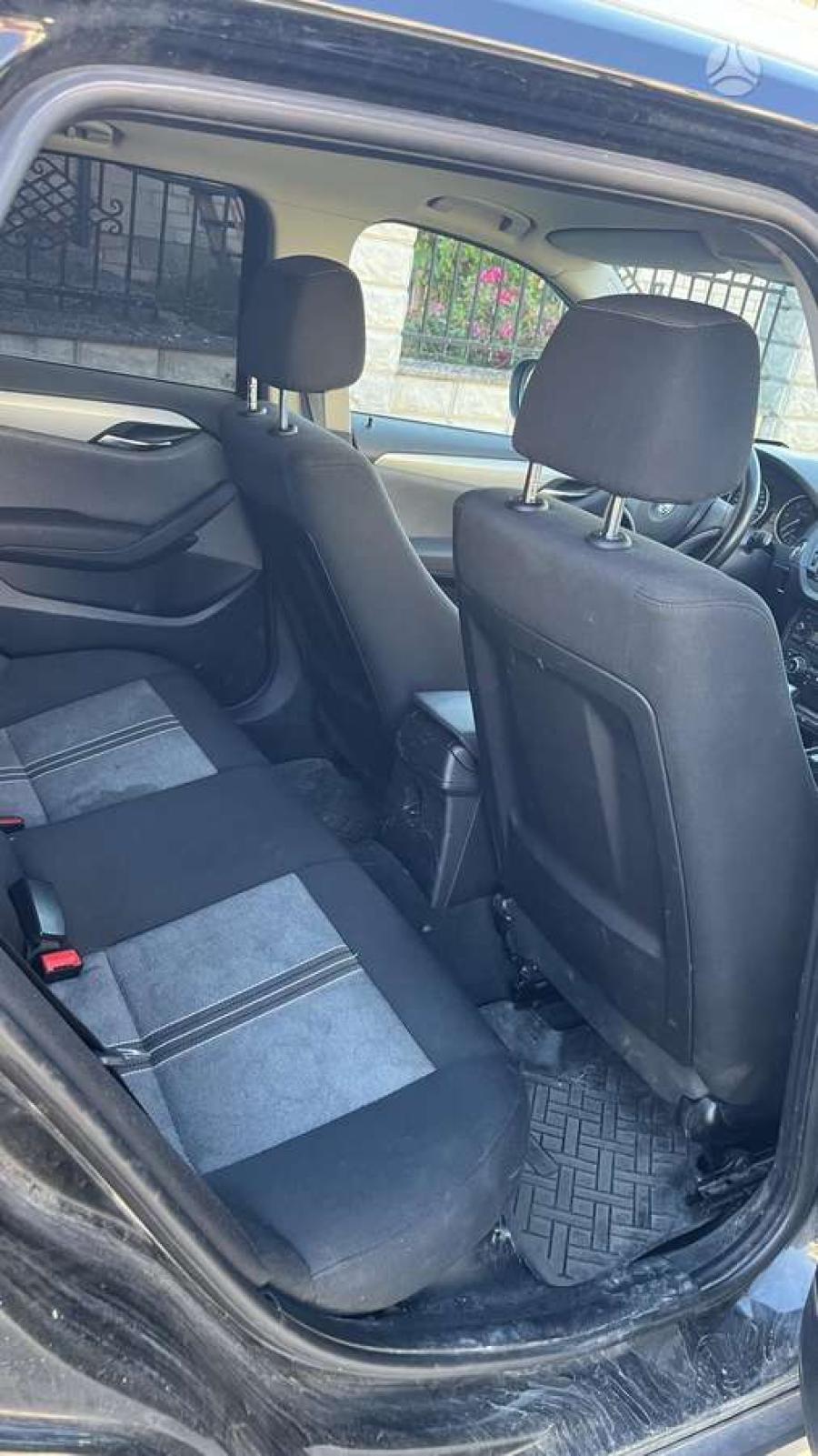 Black BMW X1 2010 in Silute, with an engine capacity of 2.00 L and mileage of 247 thousand km for 4700 €, photo 16 on AUTOMOTO.COM.LV
