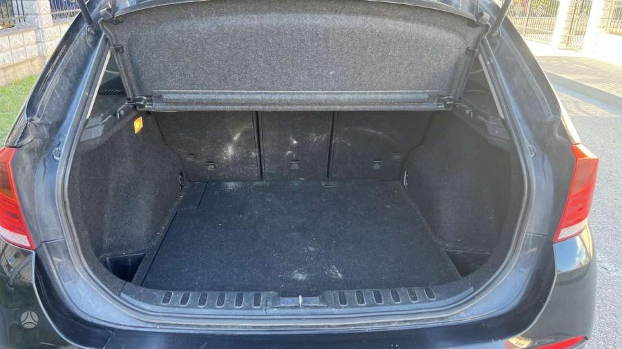 Black BMW X1 2010 in Silute, with an engine capacity of 2.00 L and mileage of 247 thousand km for 4700 €, photo 17 on AUTOMOTO.COM.LV
