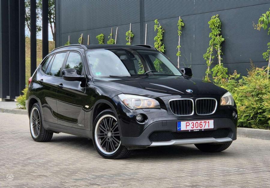 Black BMW X1 2010 in Vilnius, with an engine capacity of 2.00 L and mileage of 269 thousand km for 6500 €, photo 1 on AUTOMOTO.COM.LV