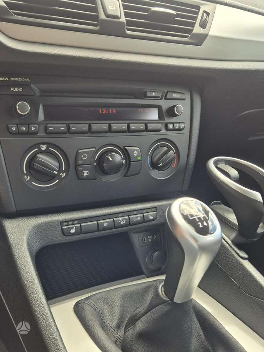 Black BMW X1 2010 in Vilnius, with an engine capacity of 2.00 L and mileage of 269 thousand km for 6500 €, photo 10 on AUTOMOTO.COM.LV