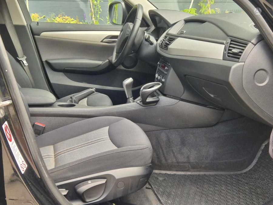 Black BMW X1 2010 in Vilnius, with an engine capacity of 2.00 L and mileage of 269 thousand km for 6500 €, photo 13 on AUTOMOTO.COM.LV