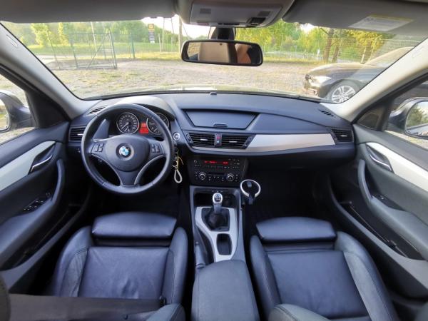 Black BMW X1 2010 in Riga, with an engine capacity of 2.00 L and mileage of 247 thousand km for 7450 €, photo 5 on AUTOMOTO.COM.LV