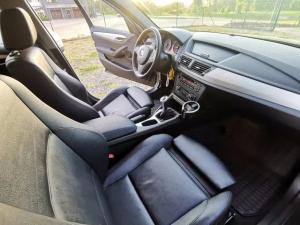 Black BMW X1 2010 in Kuldiga, with an engine capacity of 2.00 L and mileage of 247 thousand km for 7450 €, photo 9 on AUTOMOTO.COM.LV