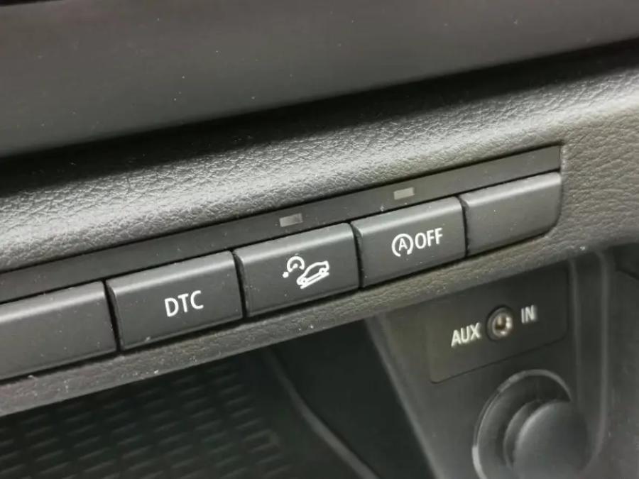 Black BMW X1 2010 in Kuldiga, with an engine capacity of 2.00 L and mileage of 247 thousand km for 7450 €, photo 11 on AUTOMOTO.COM.LV