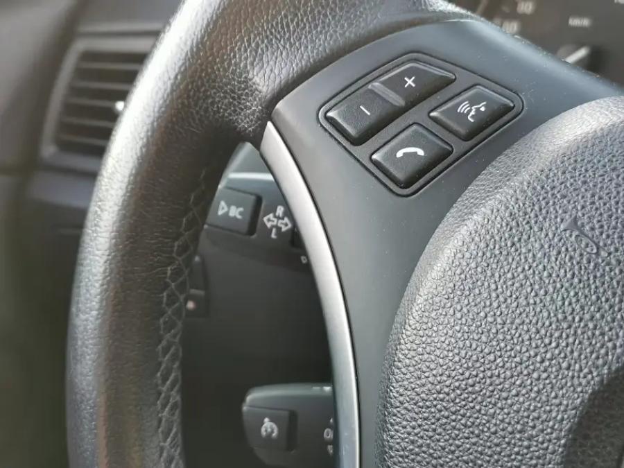 Black BMW X1 2010 in Kuldiga, with an engine capacity of 2.00 L and mileage of 247 thousand km for 7450 €, photo 14 on AUTOMOTO.COM.LV