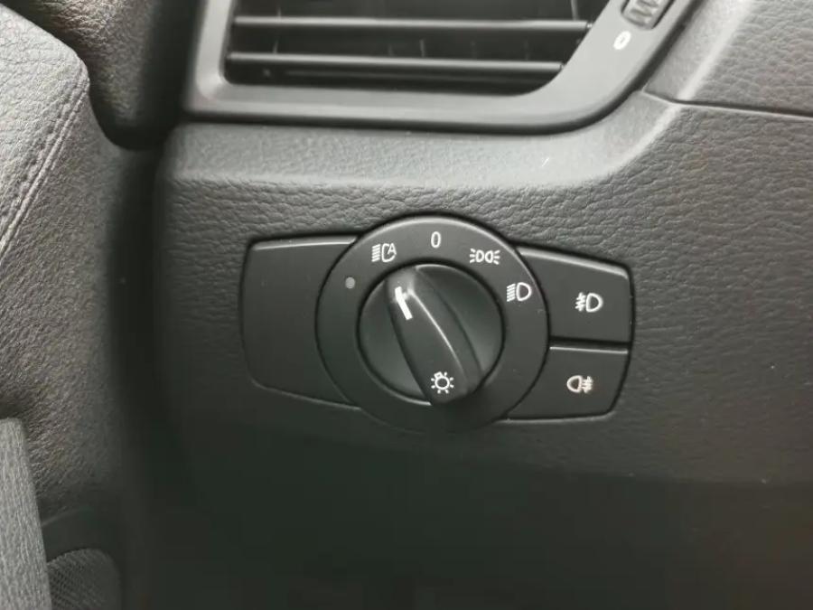 Black BMW X1 2010 in Kuldiga, with an engine capacity of 2.00 L and mileage of 247 thousand km for 7450 €, photo 16 on AUTOMOTO.COM.LV