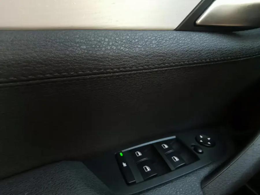 Black BMW X1 2010 in Kuldiga, with an engine capacity of 2.00 L and mileage of 247 thousand km for 7450 €, photo 17 on AUTOMOTO.COM.LV