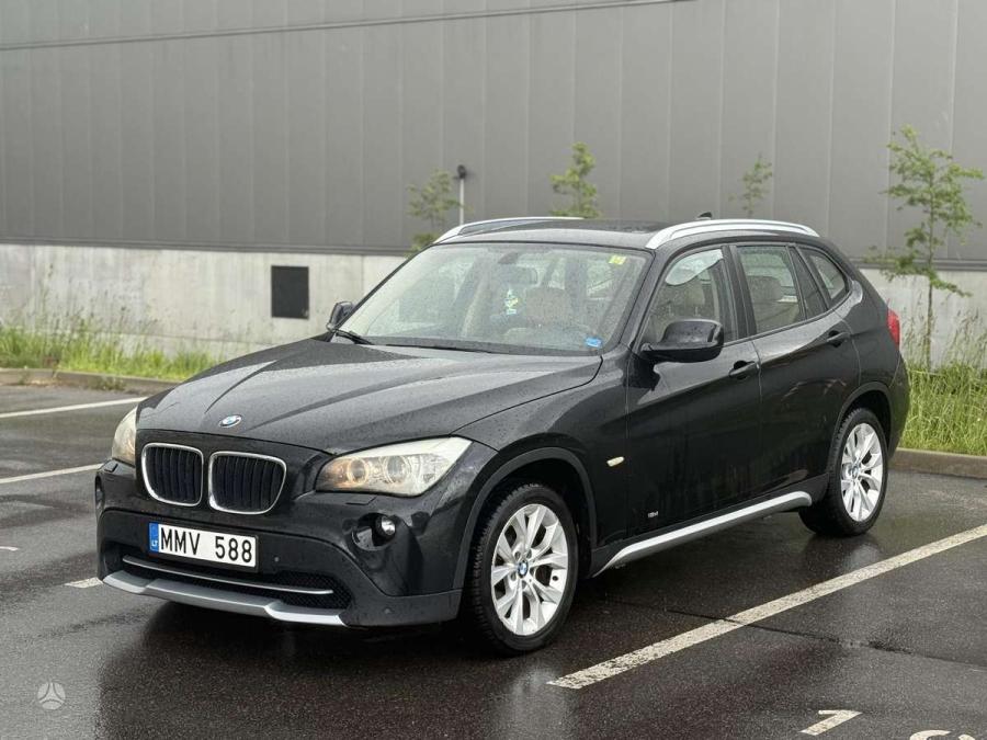 Black BMW X1 2010 in Vilnius, with an engine capacity of 2.00 L and mileage of 290 thousand km for 5500 €, photo 1 on AUTOMOTO.COM.LV