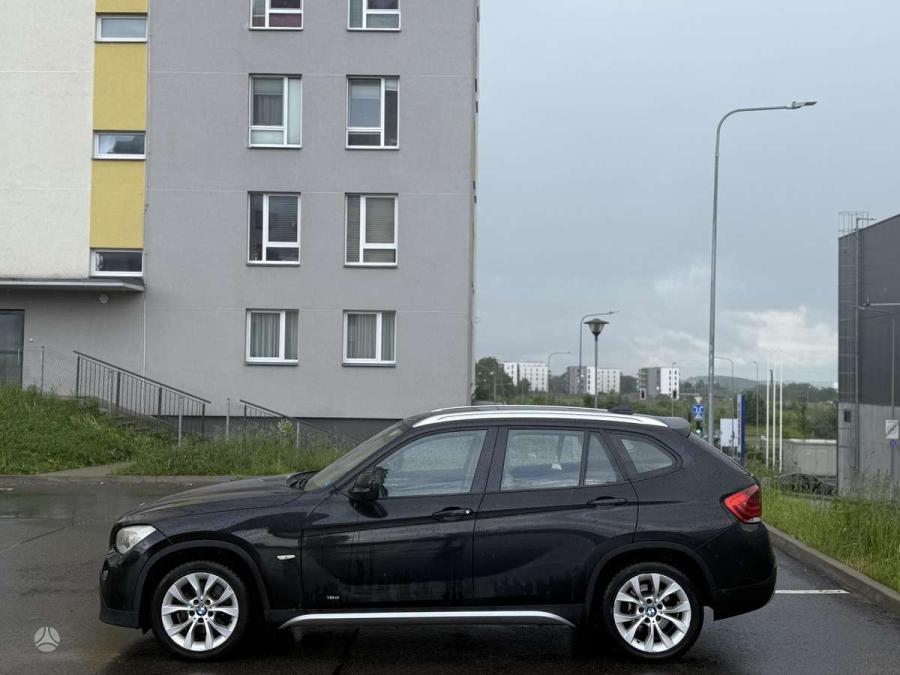 Black BMW X1 2010 in Vilnius, with an engine capacity of 2.00 L and mileage of 290 thousand km for 5500 €, photo 3 on AUTOMOTO.COM.LV