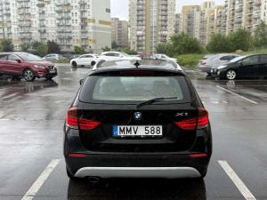Black BMW X1 2010 in Vilnius, with an engine capacity of 2.00 L and mileage of 290 thousand km for 5500 €, photo 5 on AUTOMOTO.COM.LV