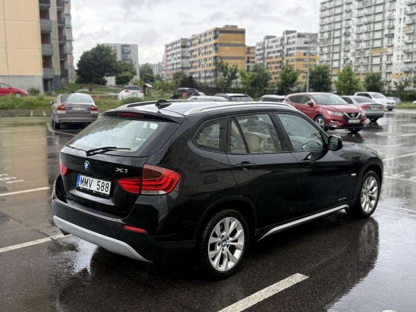 Черный БМВ Х1 2010 в Вильнюс, объемом двигателя 2.00 л и пробегом 290 тыс. км за 5500 €, фото 5 на AUTOMOTO.COM.LV