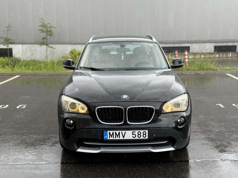 Black BMW X1 2010 in Vilnius, with an engine capacity of 2.00 L and mileage of 290 thousand km for 5500 €, photo 9 on AUTOMOTO.COM.LV